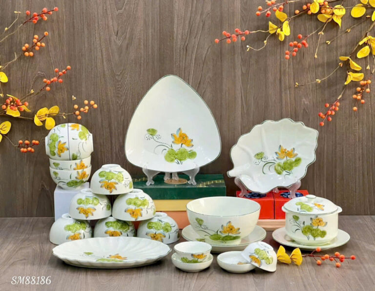 Bộ bát đĩa Bát Tràng men kem vẽ hoa sen cao cấp